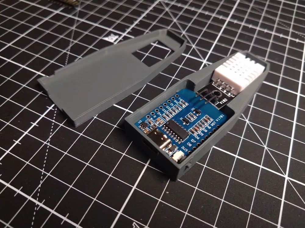 NodeMCU ESP8266 with Binghe DHT22 case Remixed by user_2366788357 ...