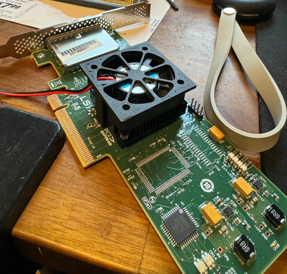 LSI 9200-8e 40mm fan adapter by afschuld - MakerWorld