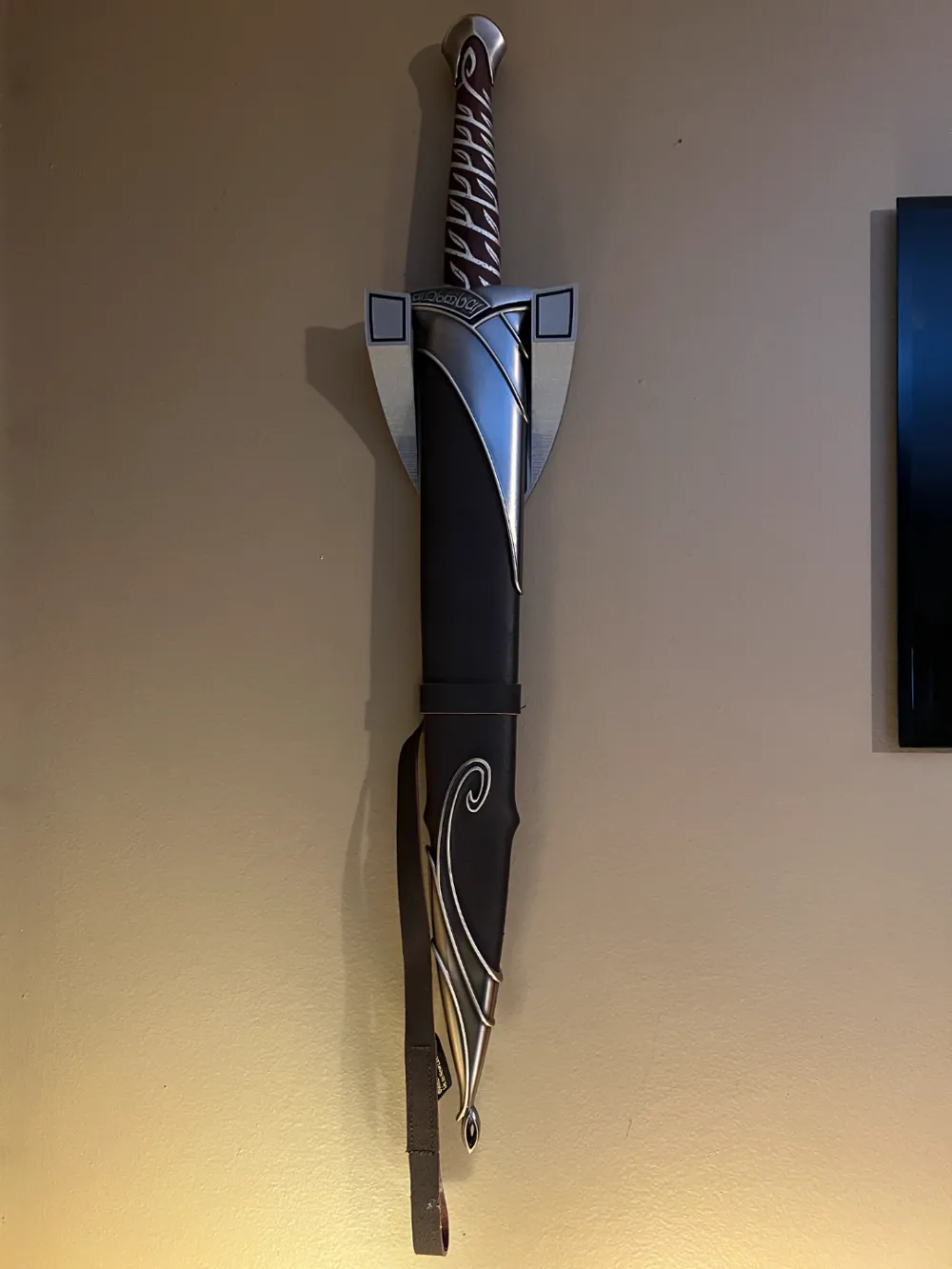 Wall Mount for Lord of the Rings Sting Sword by Kytor LLC - MakerWorld