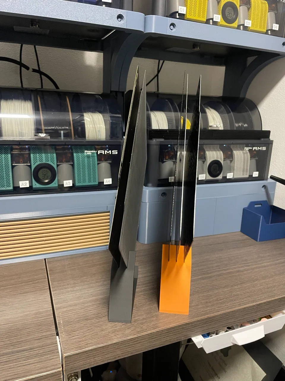 Universal Build Plate Holder - Free 3D Print Model - MakerWorld
