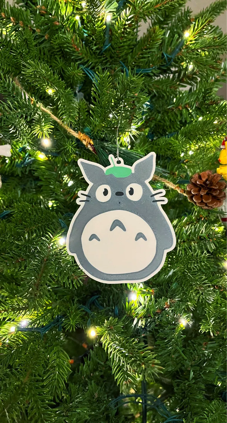 Totoro with Leaf Ornament by 3D Poe - MakerWorld