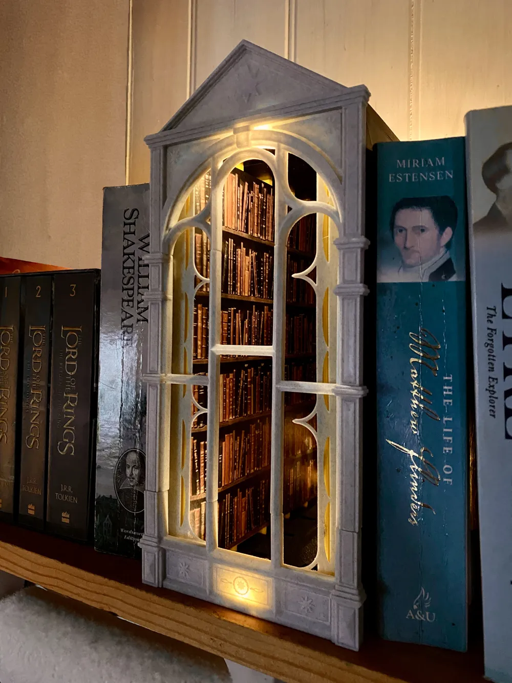 Book Showcase Book Nook - Free 3D Print Model - MakerWorld