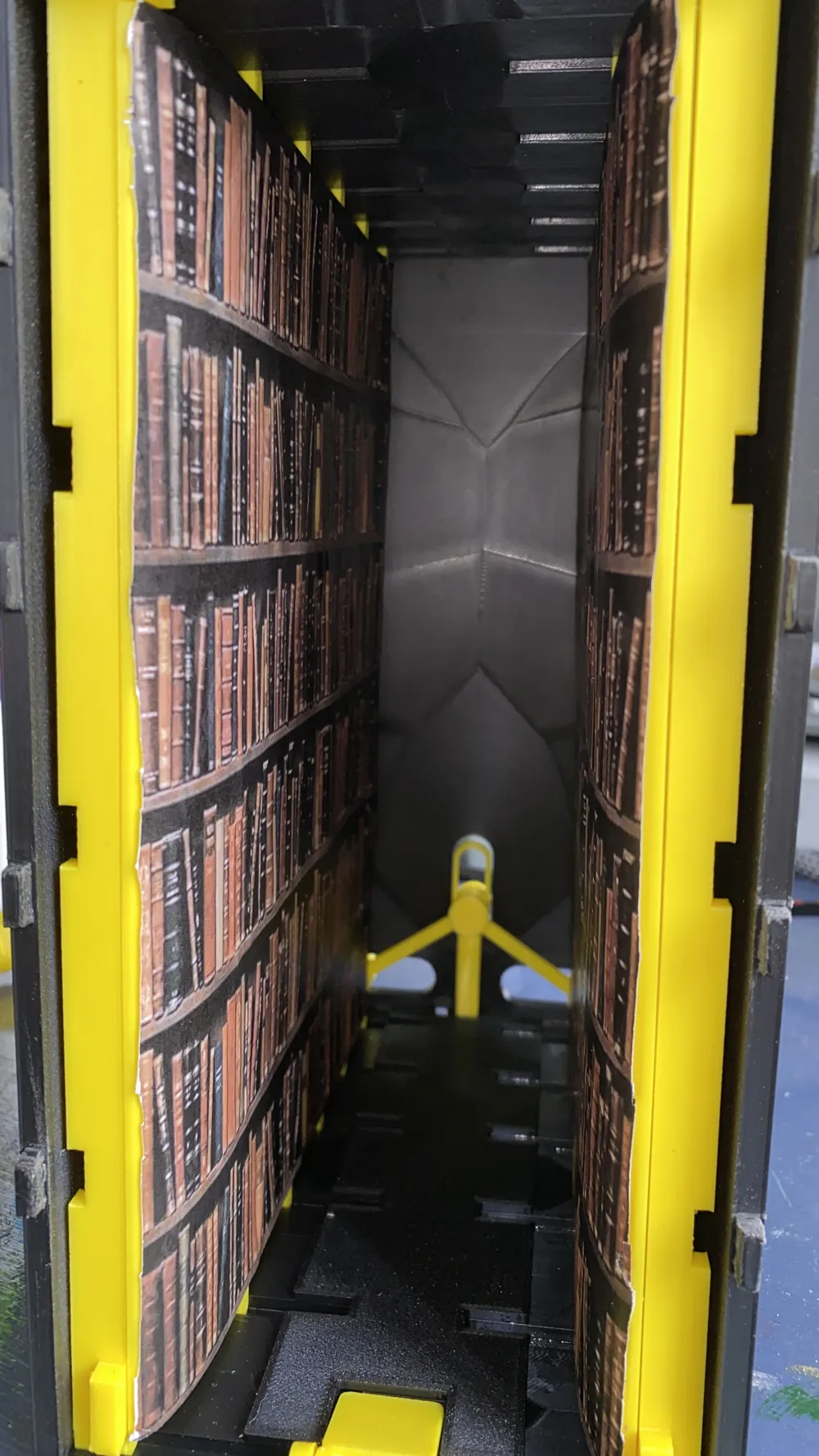 Book Showcase Book Nook - Free 3D Print Model - MakerWorld