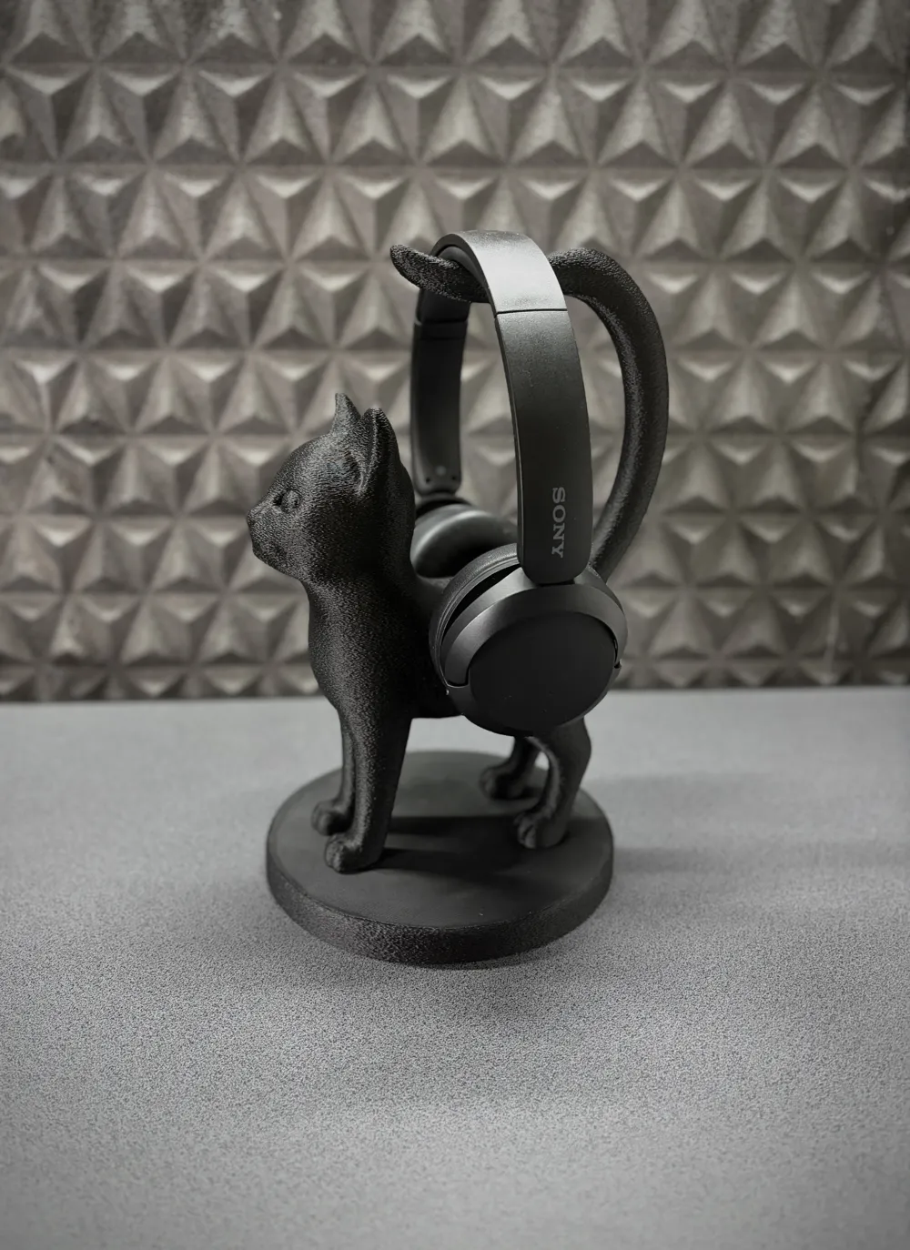 Headphone Stand - Black Cat - Free 3D Print Model - MakerWorld