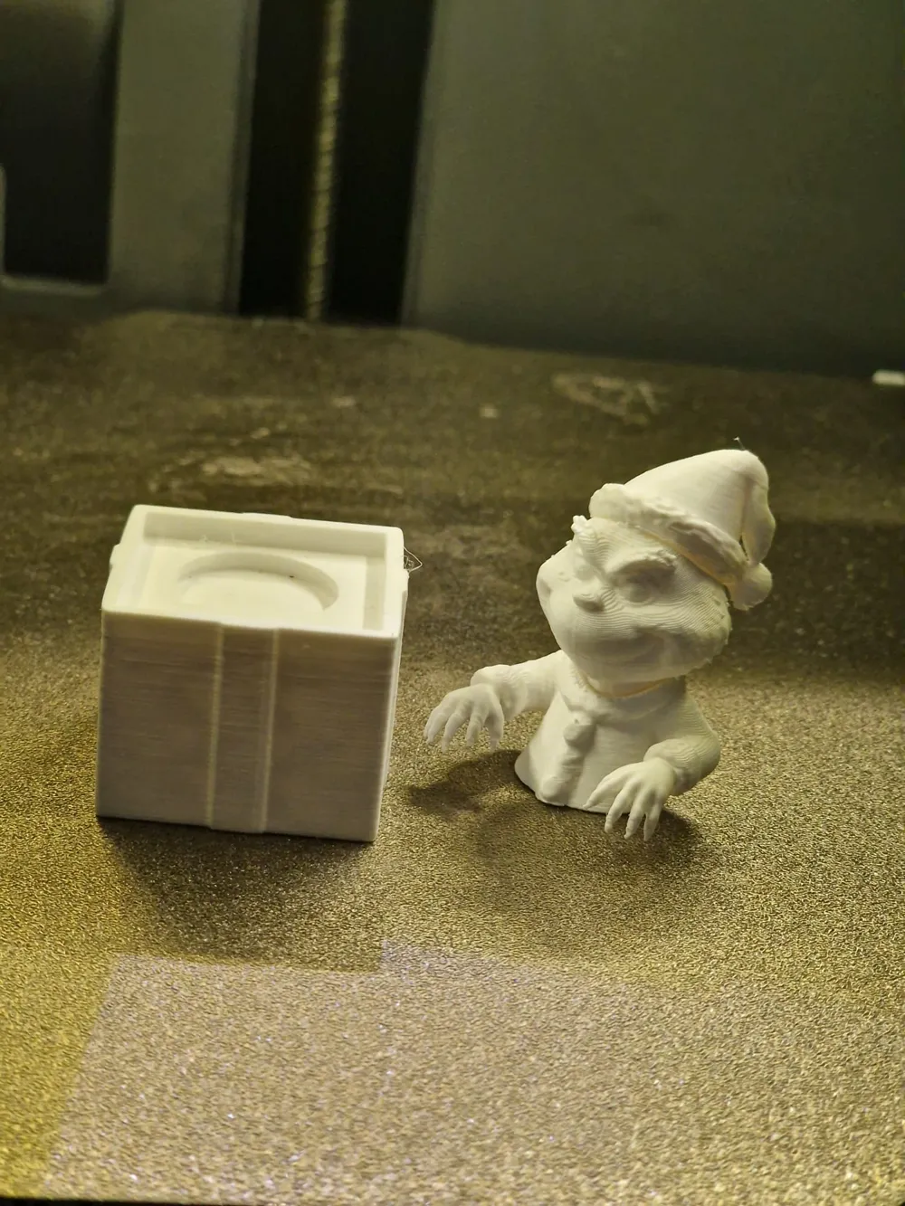 The Grinch in Gift Box - Christmas Edition 3D - Free 3D Print Model ...