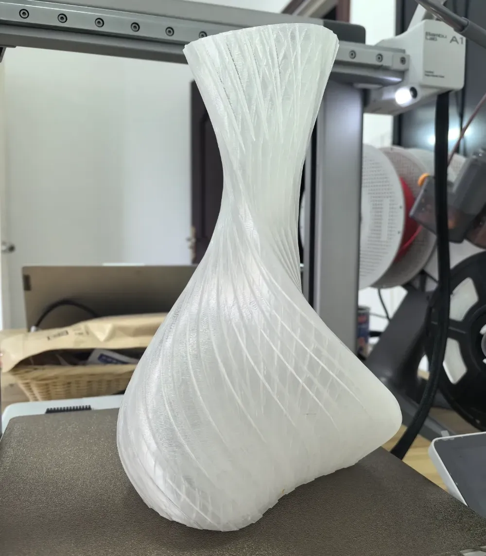 Northern Beauty Rotating Dance Vase by user_839371684 - MakerWorld