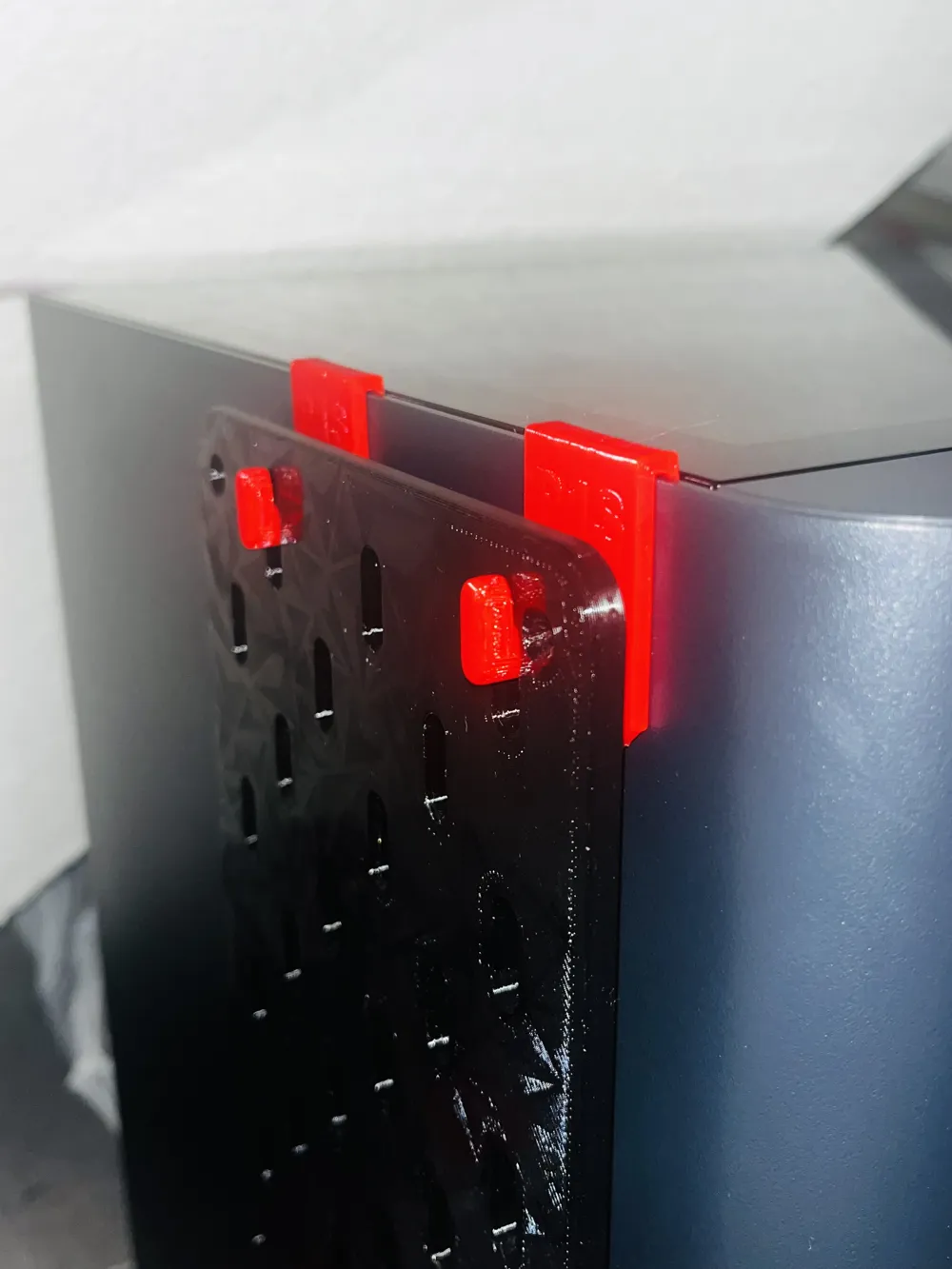 P1S/P1P Side Wall Skadis hook/mount LOW PROFILE - Free 3D Print Model ...