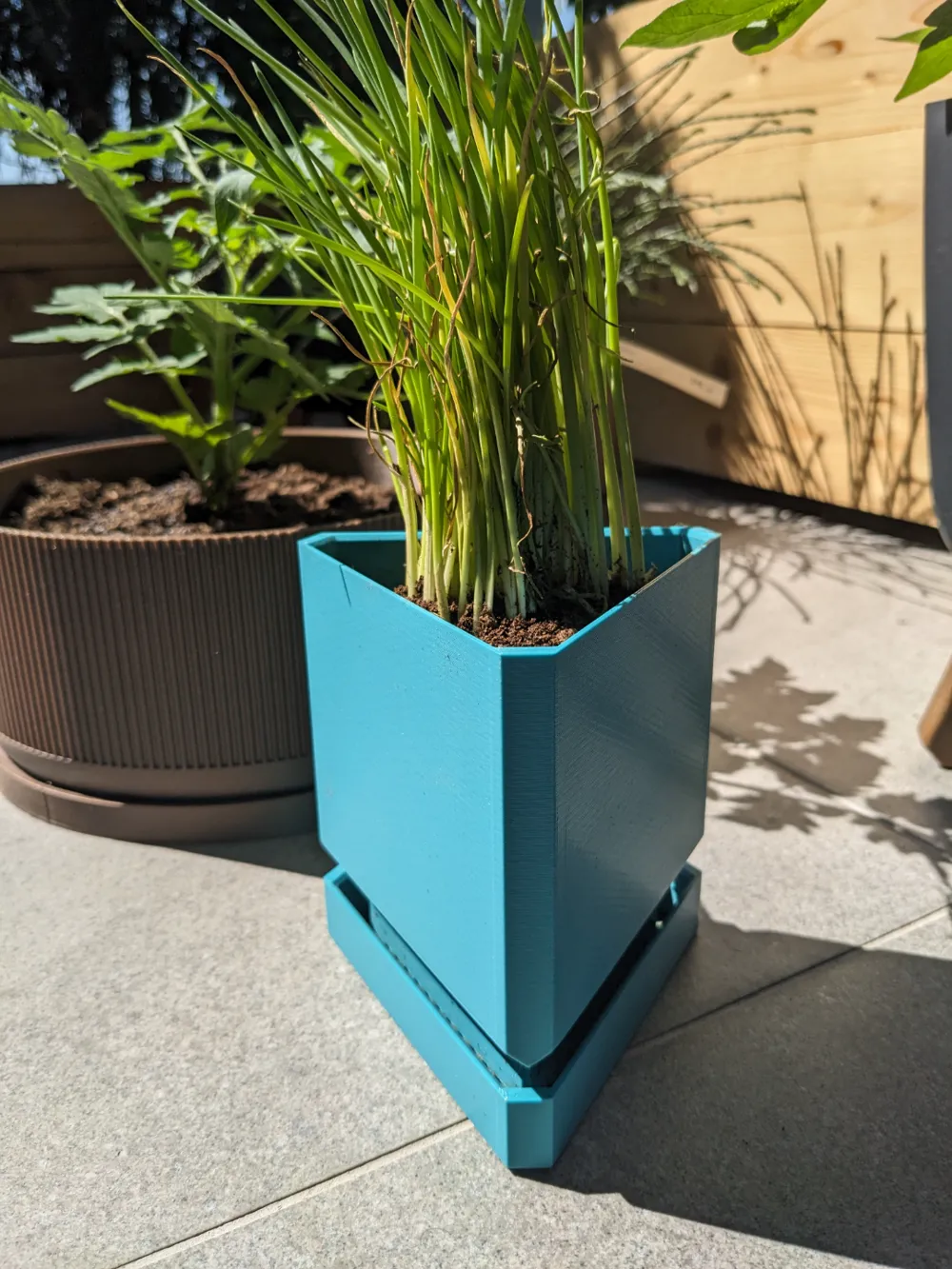 Triangle Pot with Integrated Tray by Wakkster - MakerWorld