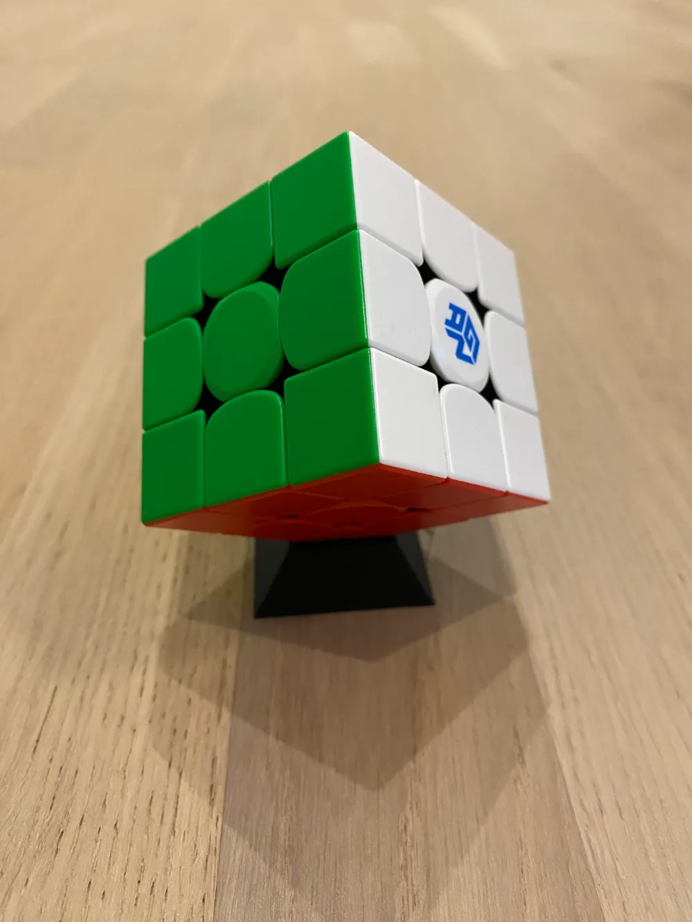 Rubix cube stand V1 by Sigmund - MakerWorld