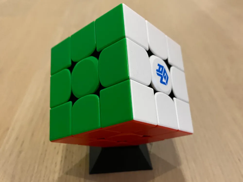 Rubix cube stand V1 by Sigmund - MakerWorld