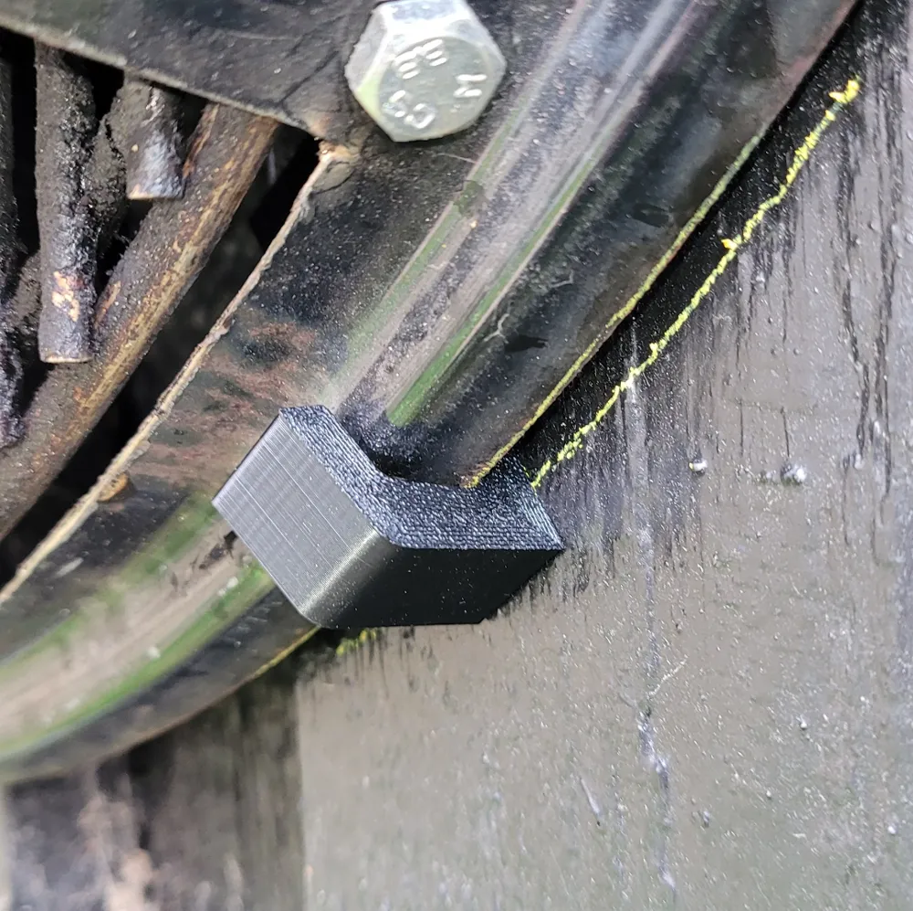 Weber lid wall mount by Gary - MakerWorld