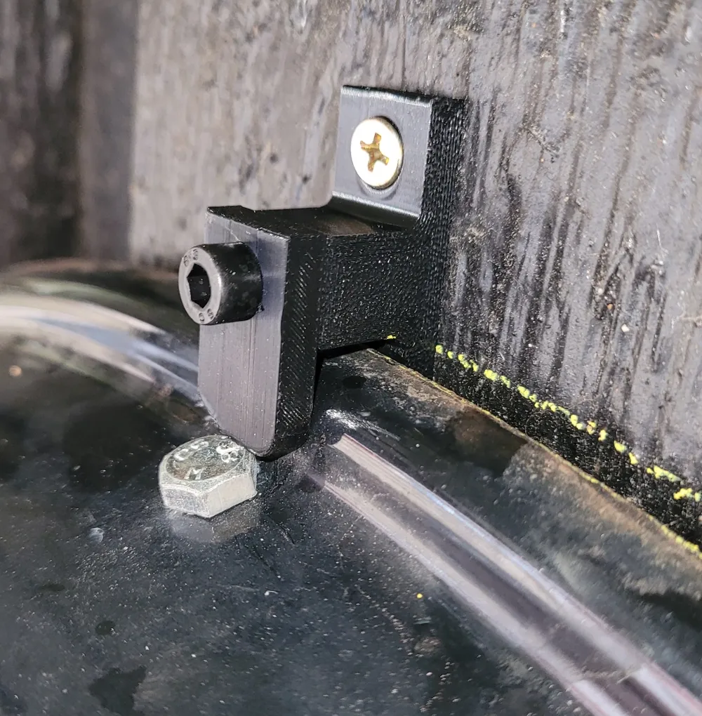 Weber lid wall mount by Gary - MakerWorld