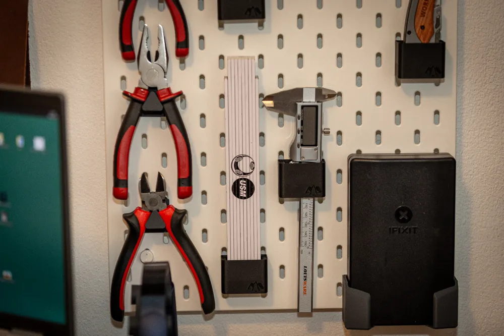 IKEA Skadis Mount - Folding Ruler by soerenharaldsson - MakerWorld