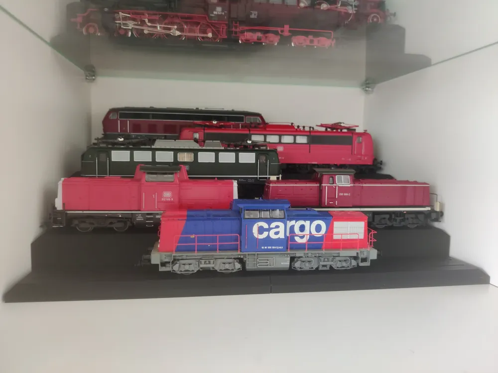 IKEA Kallax H0 Locomotive Display Case by DaBaur MakerWorld: Download ...