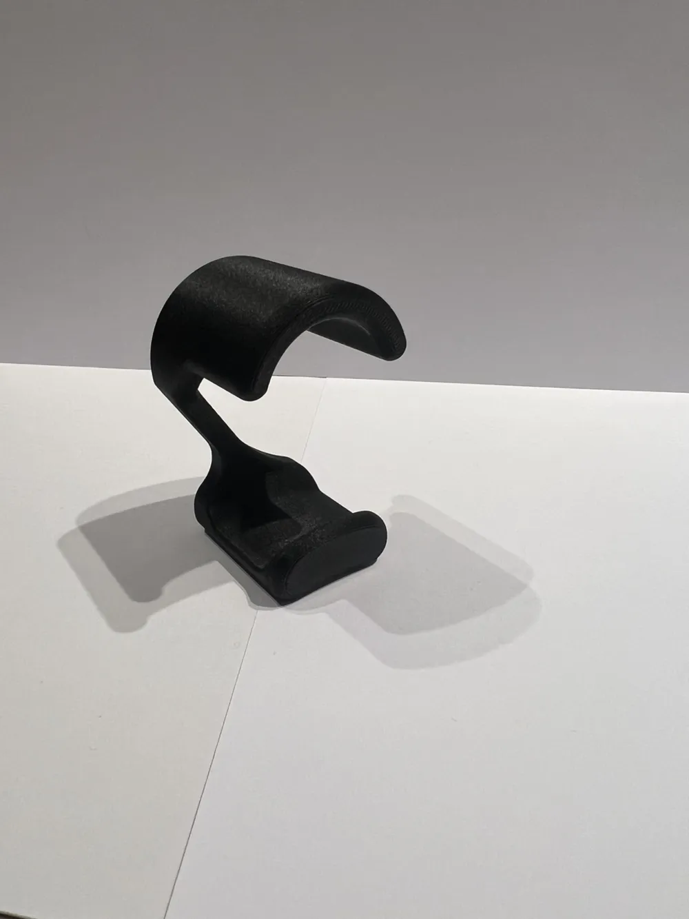 Aesthetic backpack hanger by Kurtle design MakerWorld: Download Free 3D Models