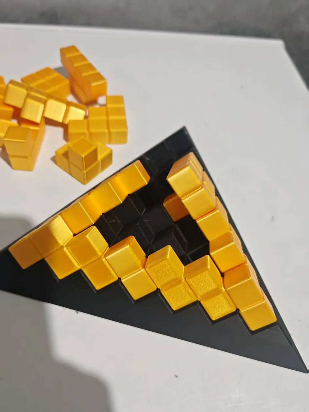 The strongest brain building block pyramid by 小厮工作室MakerWorld: Download ...