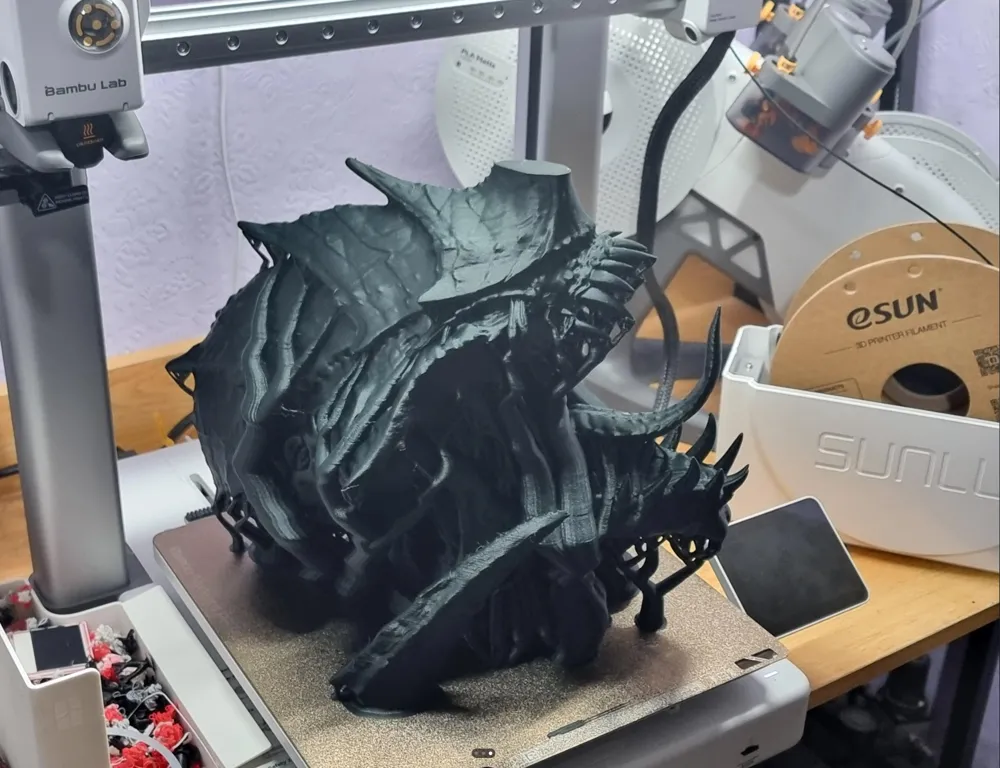 Big bug head trophy by Daedricbob - MakerWorld