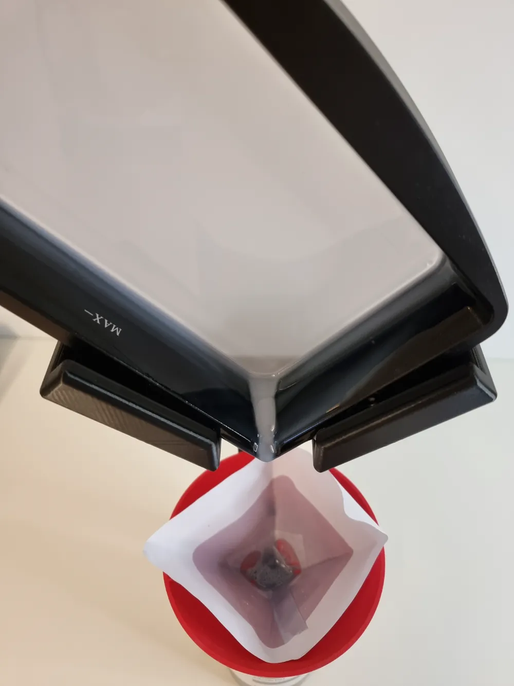 Resin Vat holder - 2040 v-slot by Lasqa. - MakerWorld