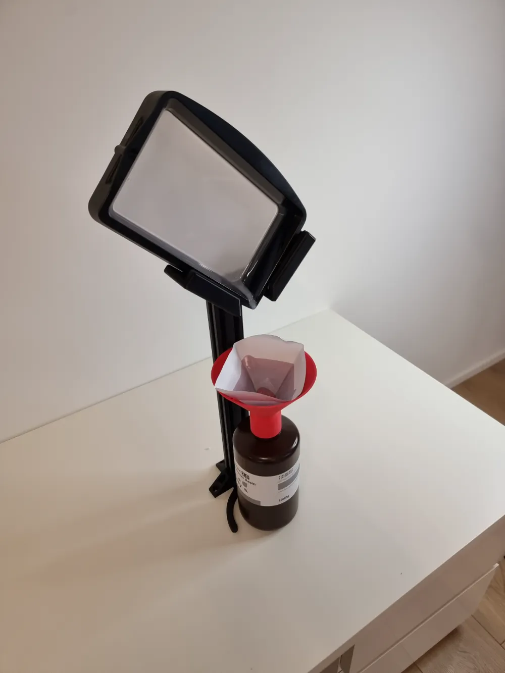 Resin Vat holder - 2040 v-slot by Lasqa. - MakerWorld