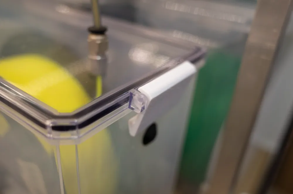 Filament storage box lid latch by Ray - MakerWorld