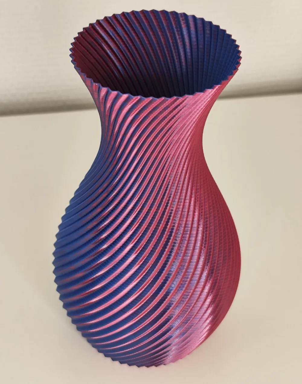 Twisted Lines Vase by Crizzy - MakerWorld