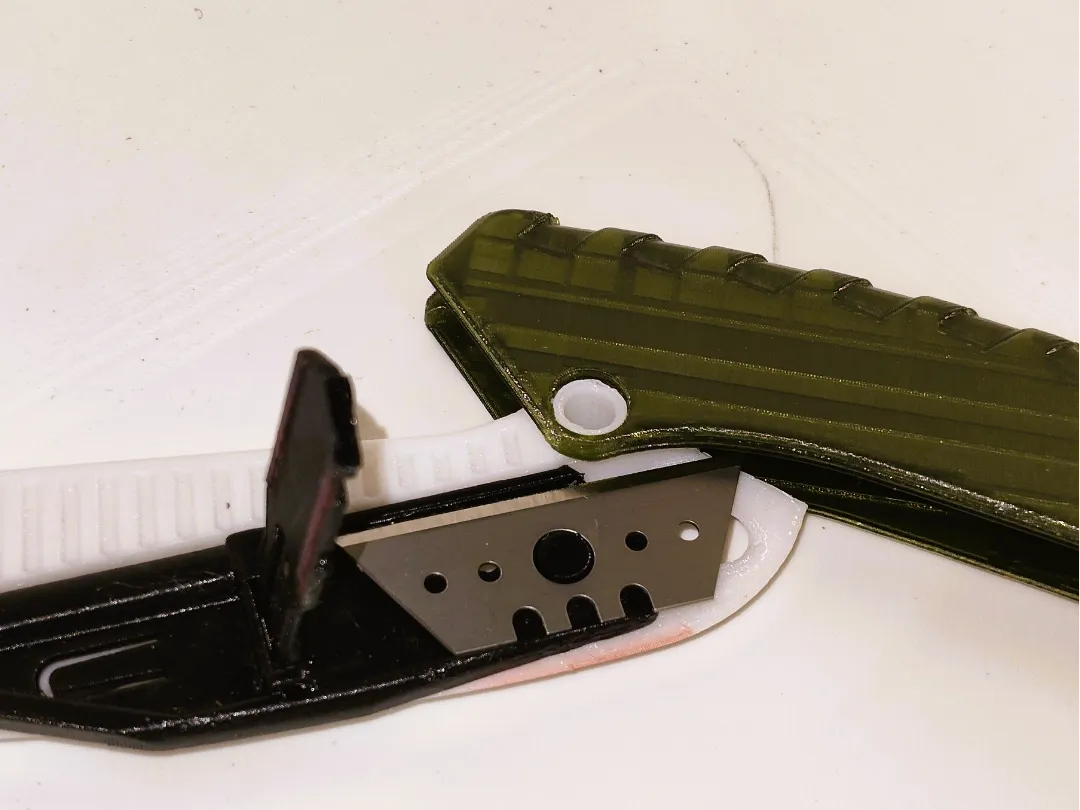 SafeSlice – Compact Safety Box Knife - Free 3D Print Model - MakerWorld