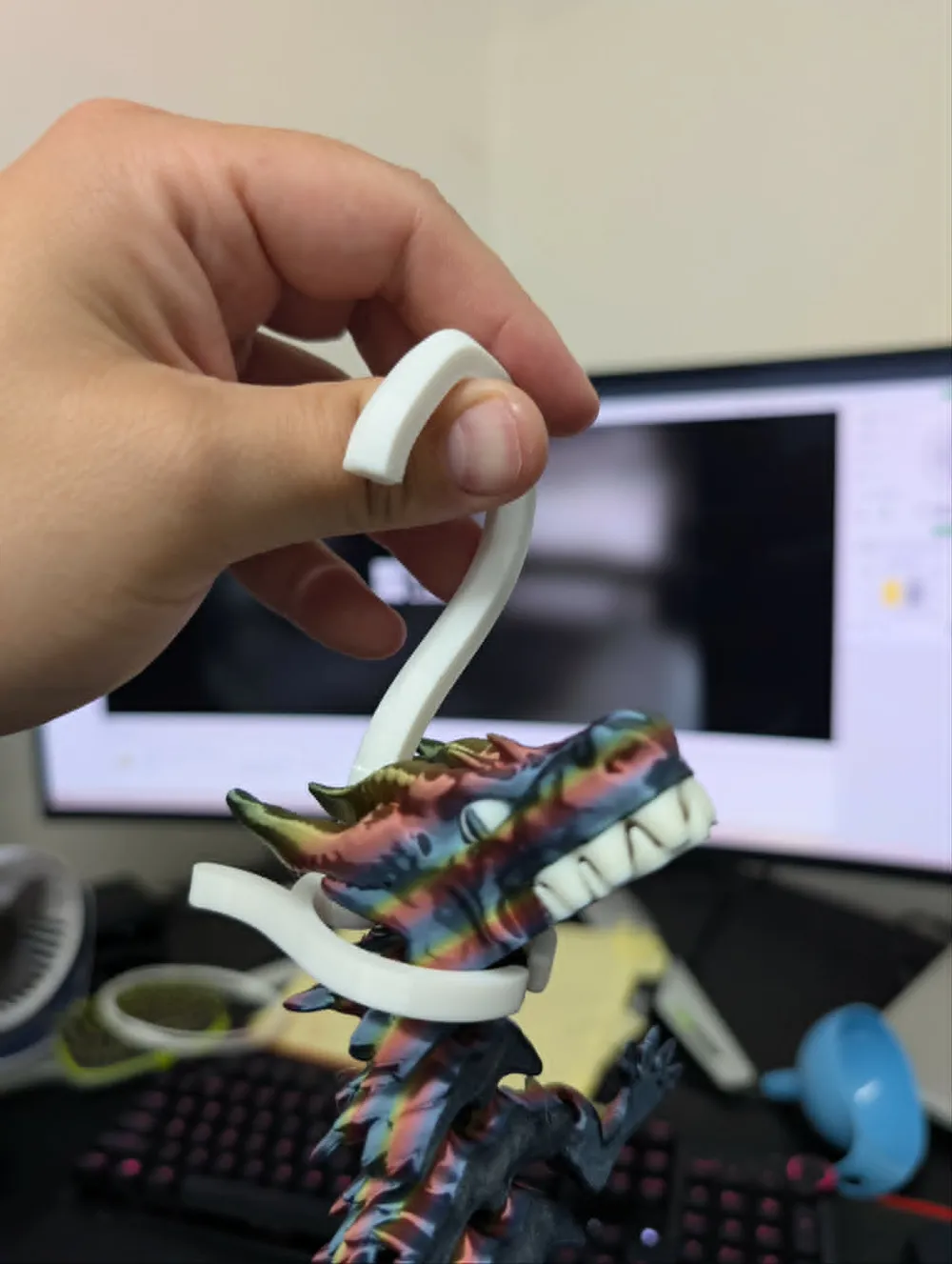 Dragon Hanger for Vendors - Free 3D Print Model - MakerWorld