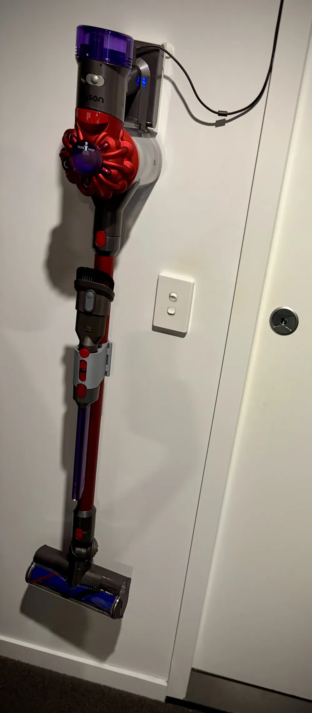 Dyson no-screw wall mount (for V7 & V8) - A1 Mini - Free 3D Print Model ...