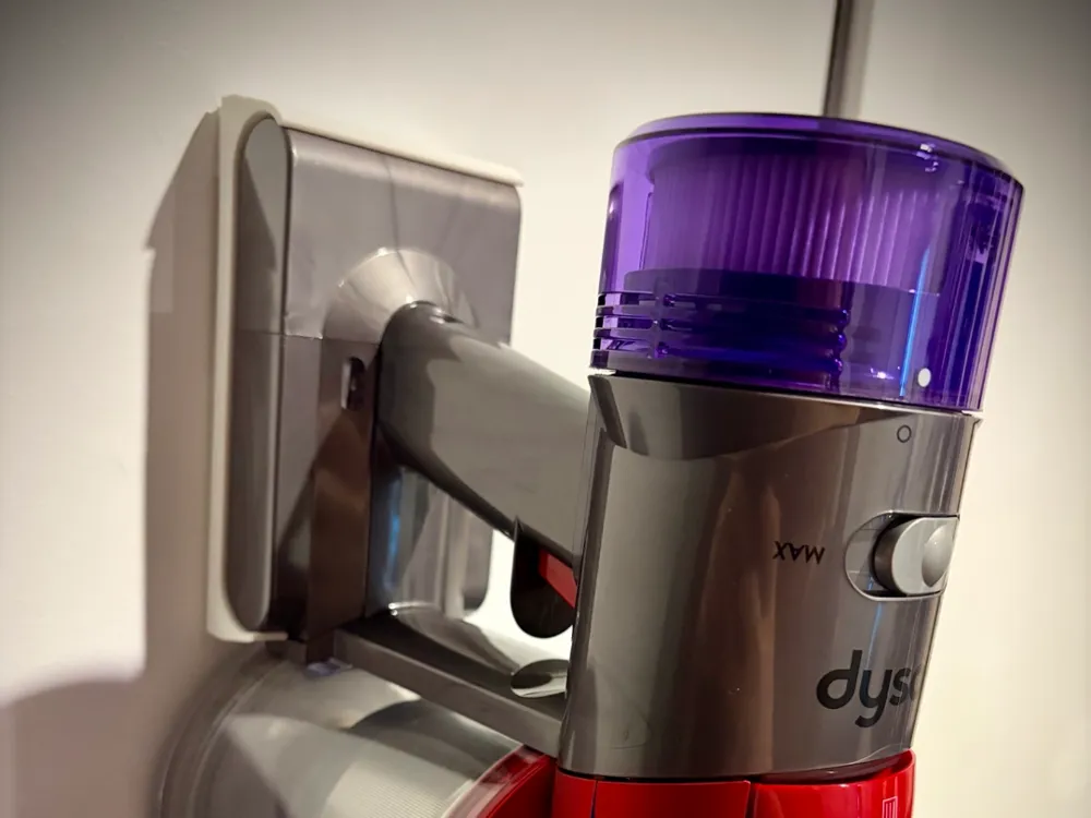 Dyson no-screw wall mount (for V7 & V8) - A1 Mini - Free 3D Print Model ...