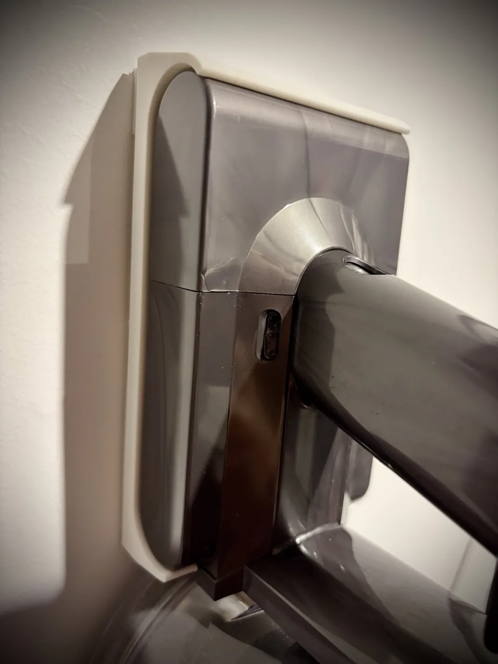 Dyson no-screw wall mount (for V7 & V8) - A1 Mini - Free 3D Print Model ...