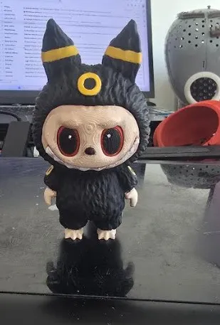 Zimomo Umbreon(labubu) par Royal23 MakerWorld : Téléchargez des Modèles ...