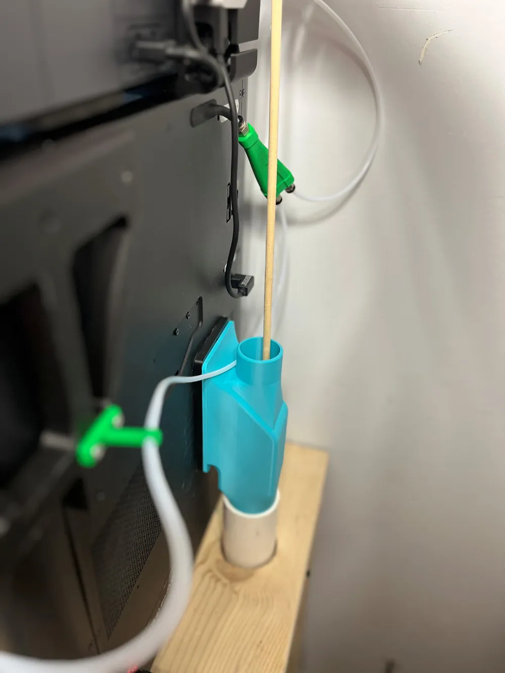 FractMod P1S Conducto de residuos a través del escritorio V2 por FractMod MakerWorld: Descarga ...