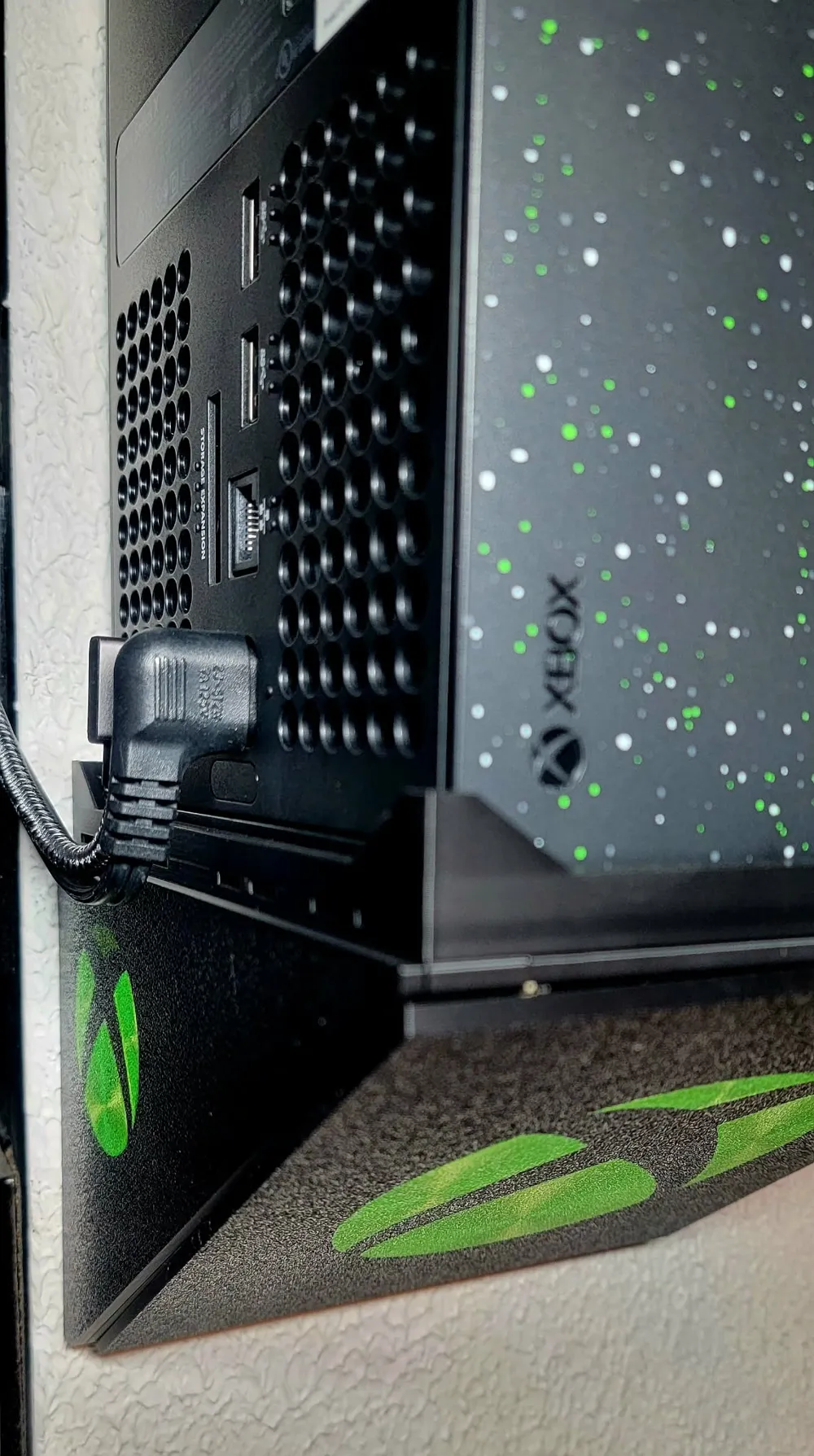 XBOX SERIES X WALL MOUNT - Free 3D Print Model - MakerWorld