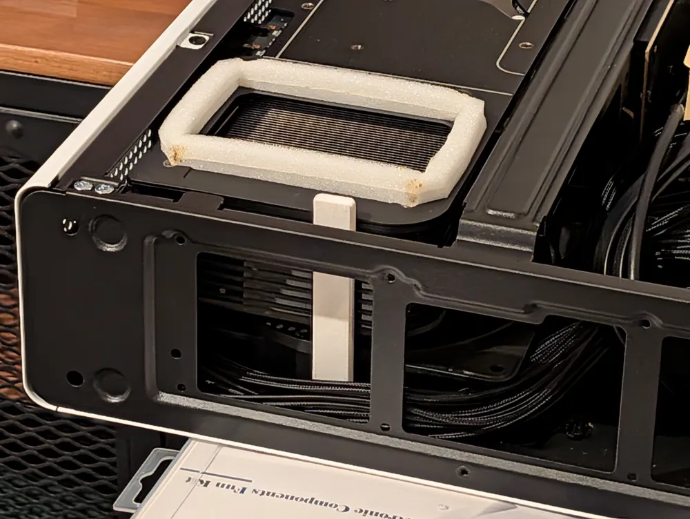 Fractal Ridge: suporte anti-queda de GPU aparafusável por Naughty Cat ...
