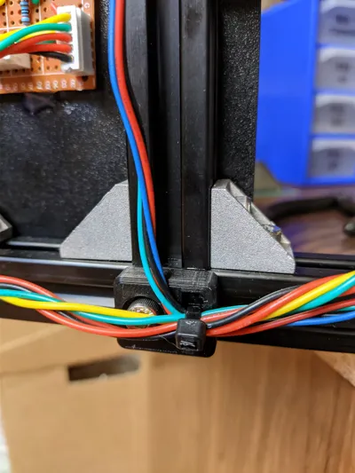 Filament guide for 2020 extrusion by Daryl Bateman - MakerWorld