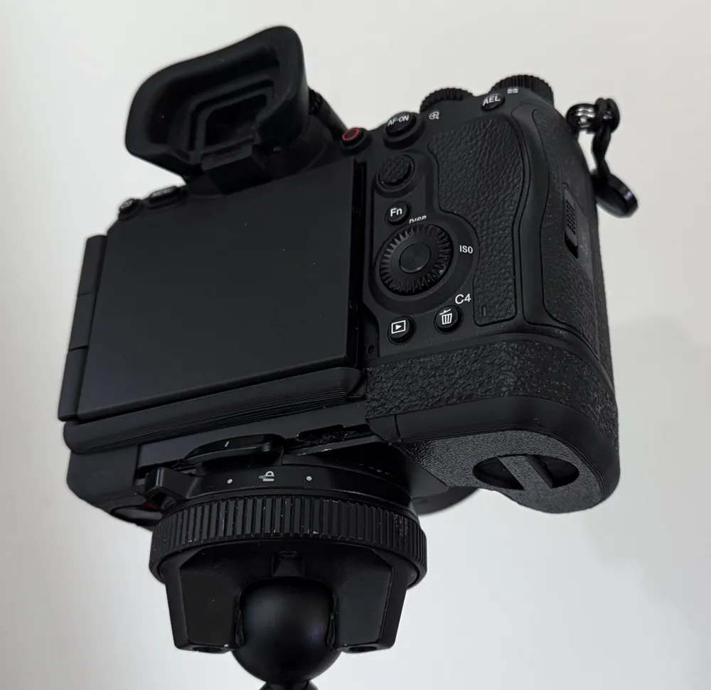 Sony A1ii/A9iii extender with airtag/arca support by Danielo - MakerWorld