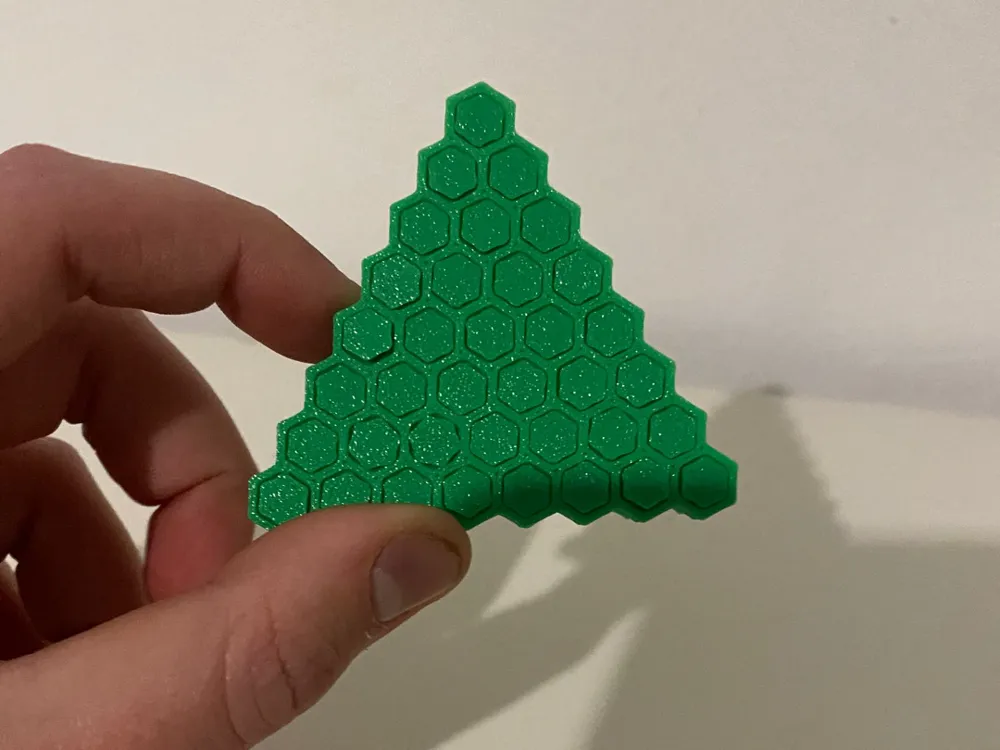 Triangle Pin Fidget v2 by Ronootje - MakerWorld