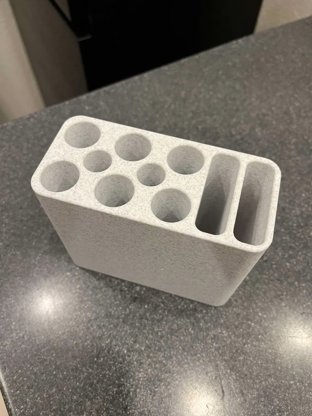 Toothbrush - paste holder by Bluerocke7 - MakerWorld