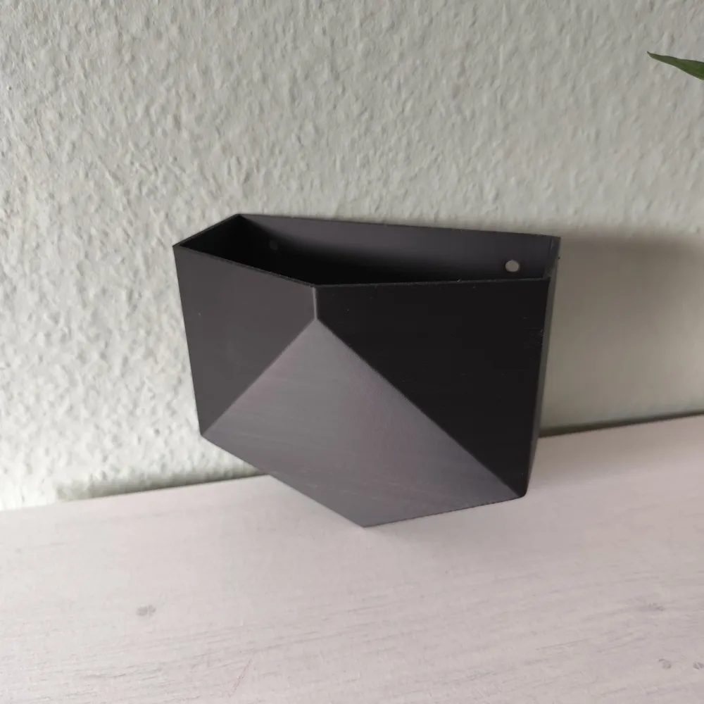 Modern Wall Hanging Low Poly Planter by Deltaprints MakerWorld ...