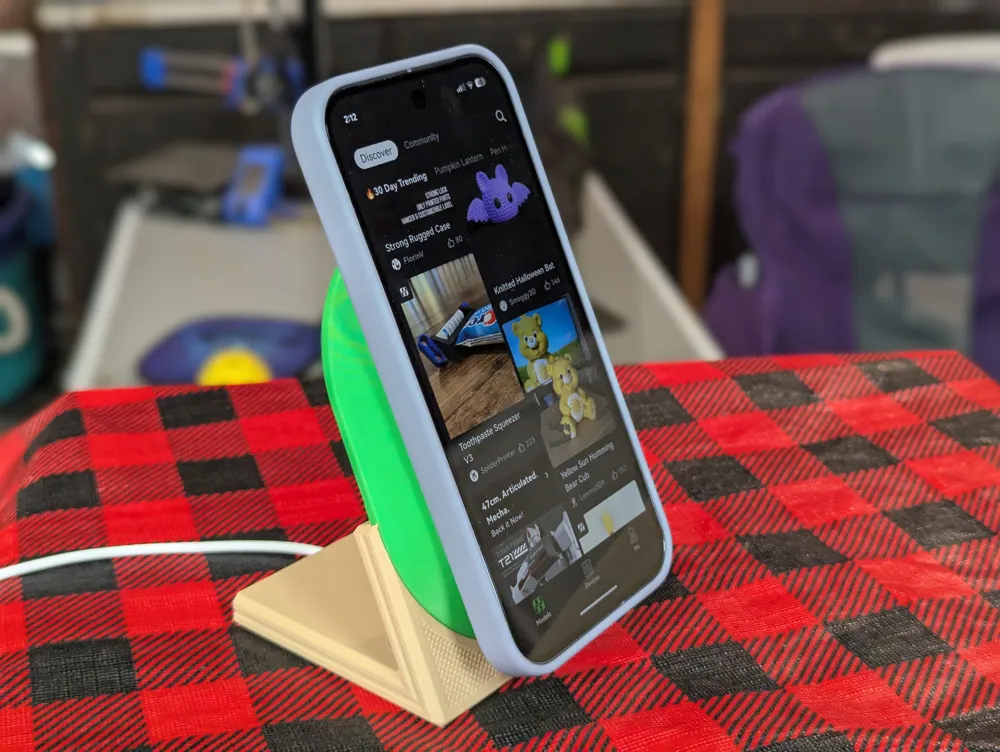 Pixelsnap Charger Stand by JamesThePrinter MakerWorld: Download Free 3D Models