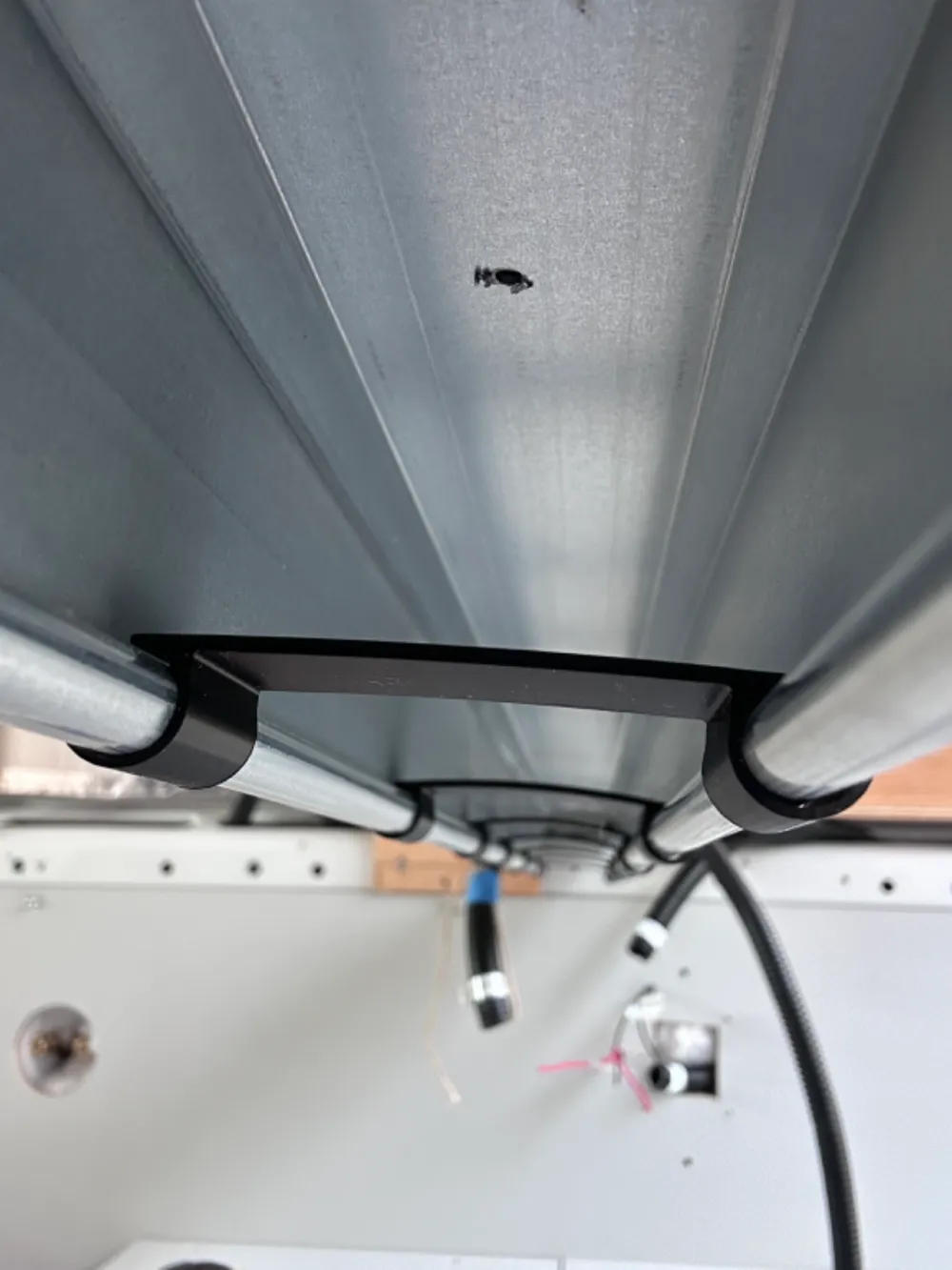 Bracket converts Skorva beam to wiring bridge by Jume - MakerWorld