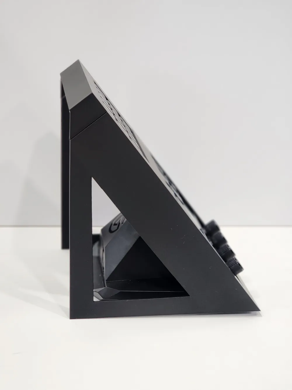 Streamdeck+ / MK.2 Mount by Mallory - MakerWorld