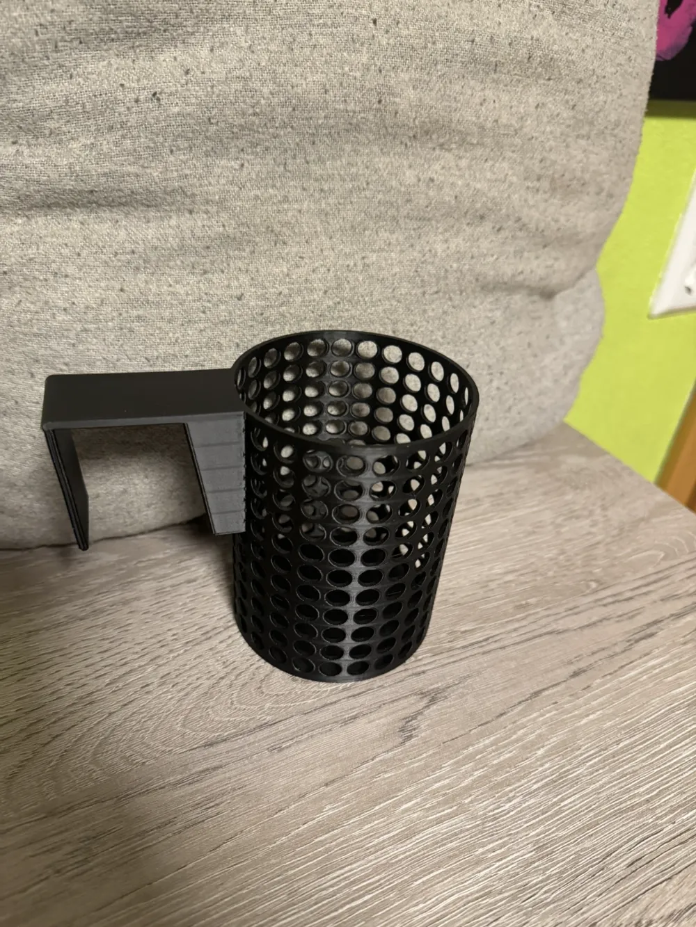 Flaschenhalter (für das Bett) von Dackel20 MakerWorld: Kostenlose 3D-Modelle herunterladen