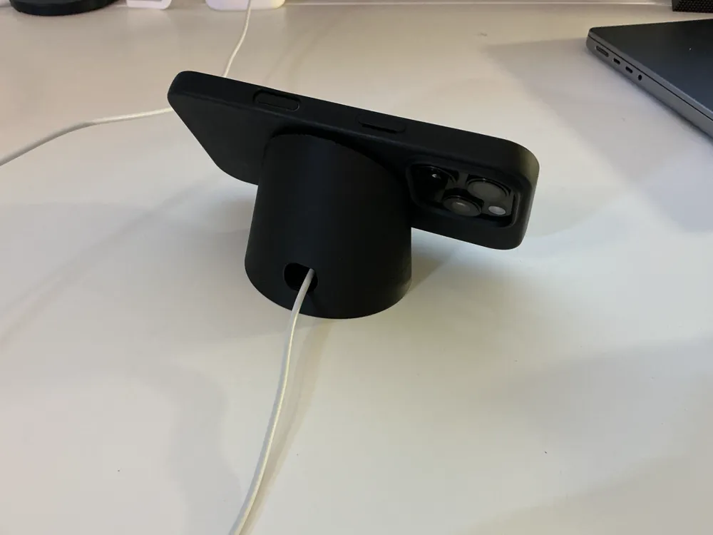 Small Magsafe holder by Torshken - MakerWorld