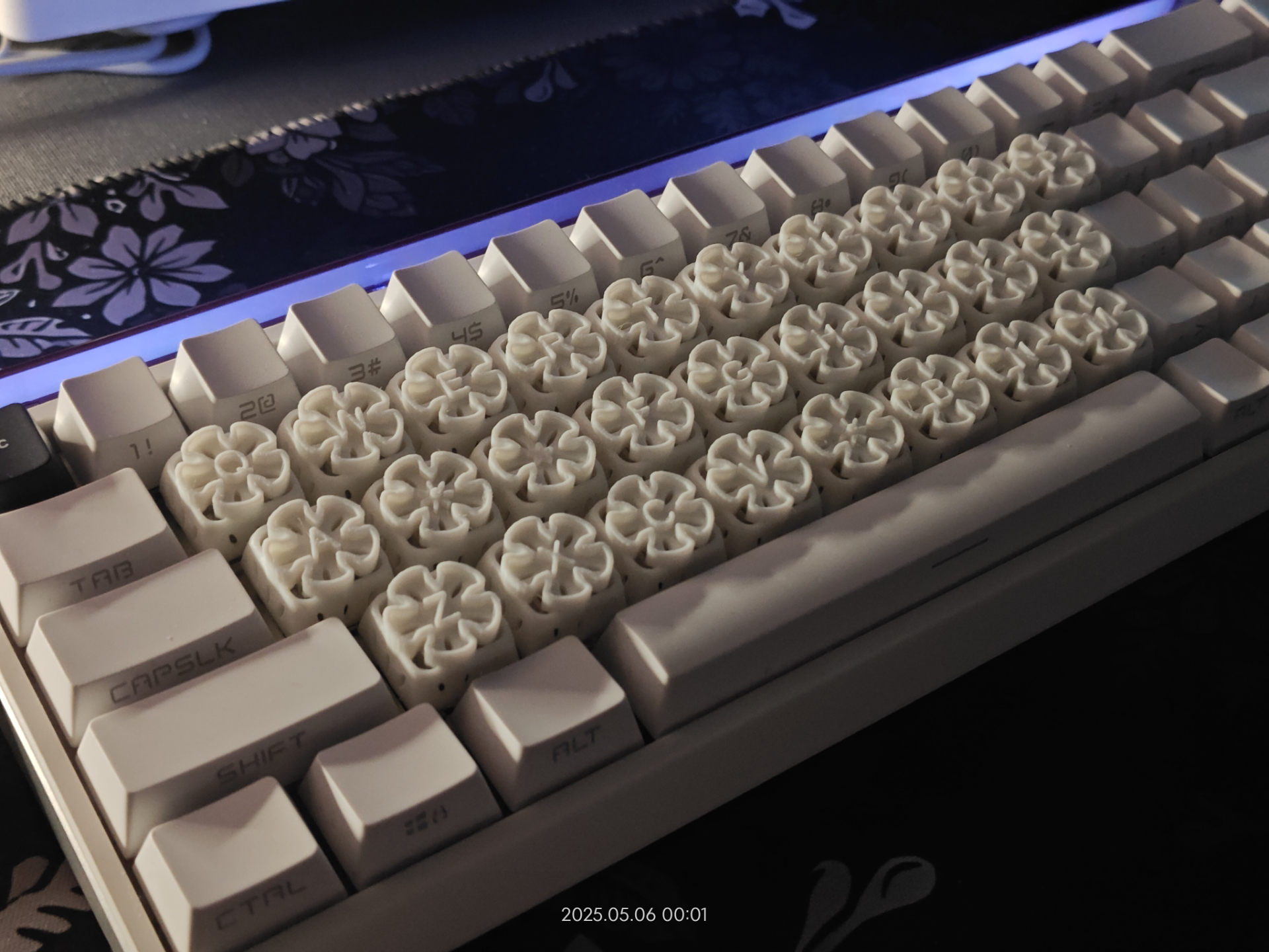 Flower keycaps, customizable text and patterns by Huhhhh_ MakerWorld ...