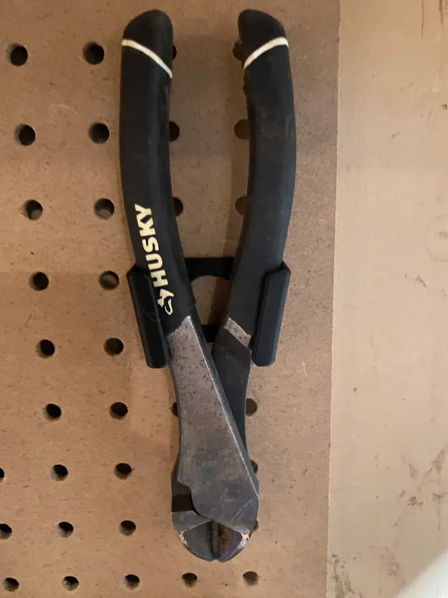 Wire cutter / pliers mount for pegboard Remixed by kkuepper - MakerWorld