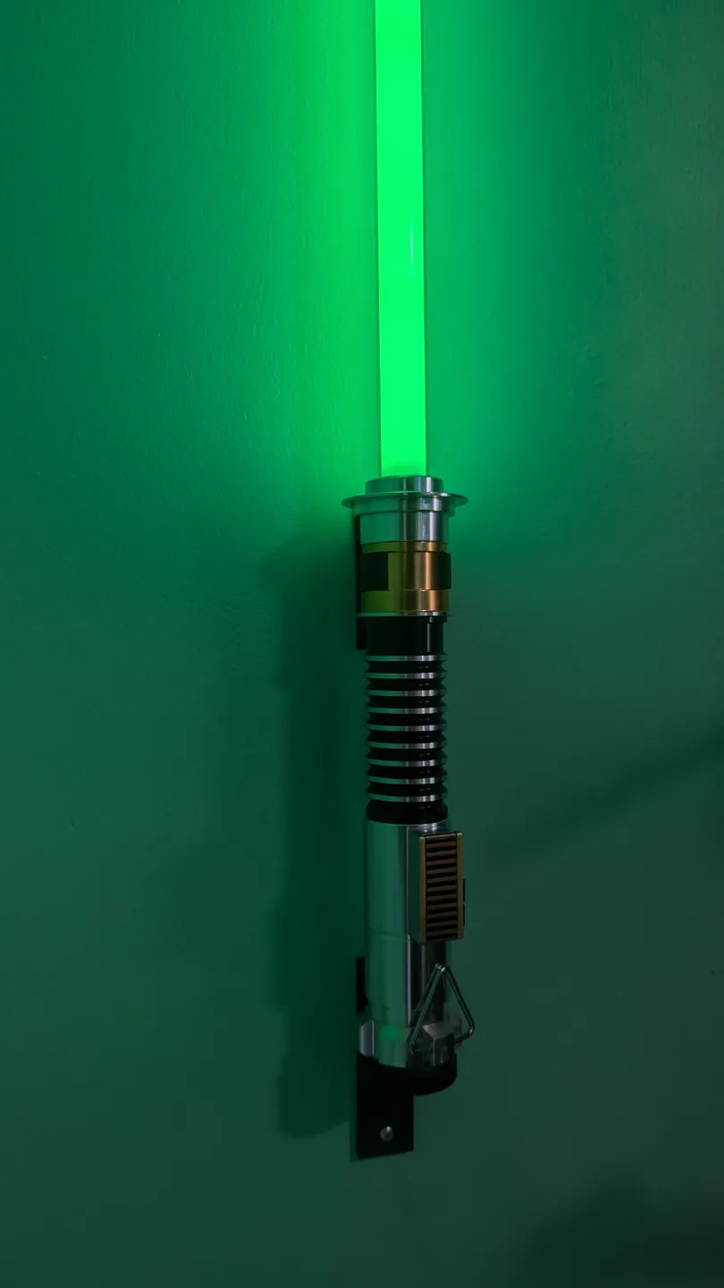Vertical Lightsaber Wall Mount (Disney) by quadglacier MakerWorld ...