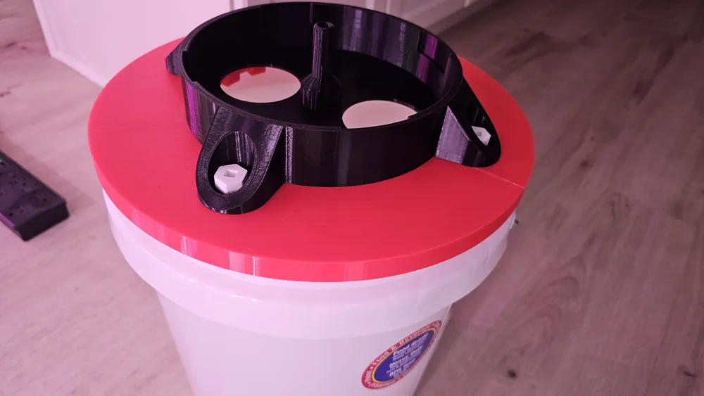 Hoocho Modular Hydroponic Tower Bucket Lid - Free 3D Print Model ...