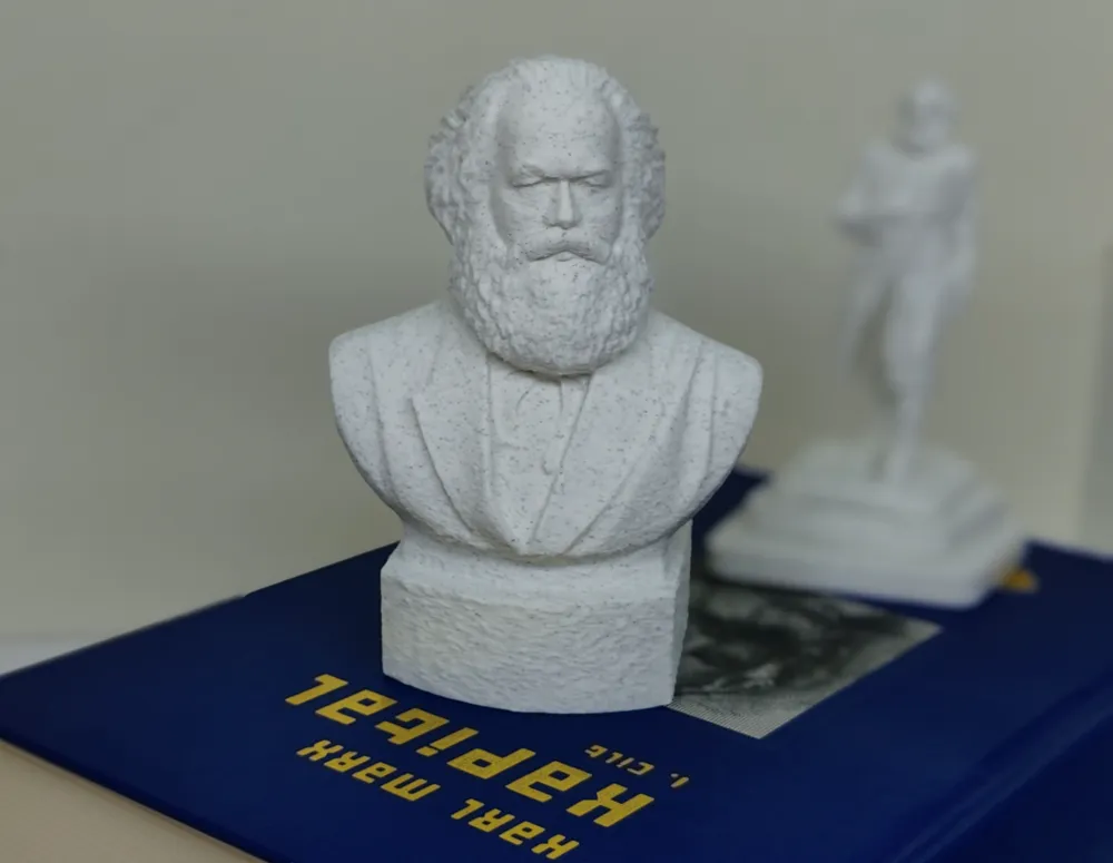 Karl Marx Bust by commune - MakerWorld