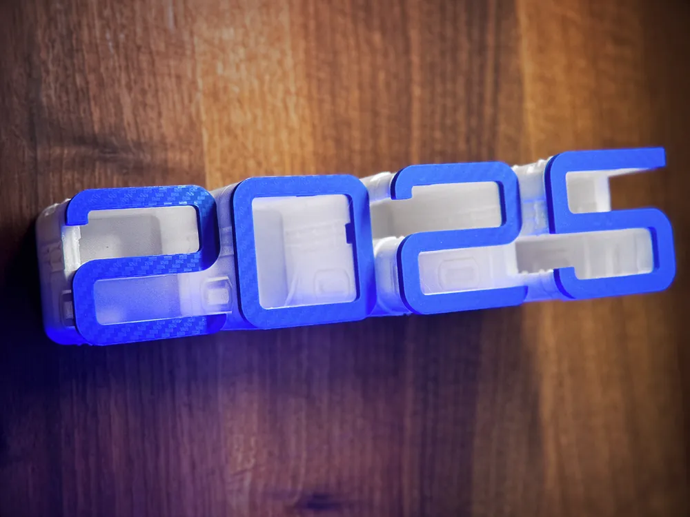 FutureVision: 2025 Desk Organizer by Structales - Roadrunner4d ...